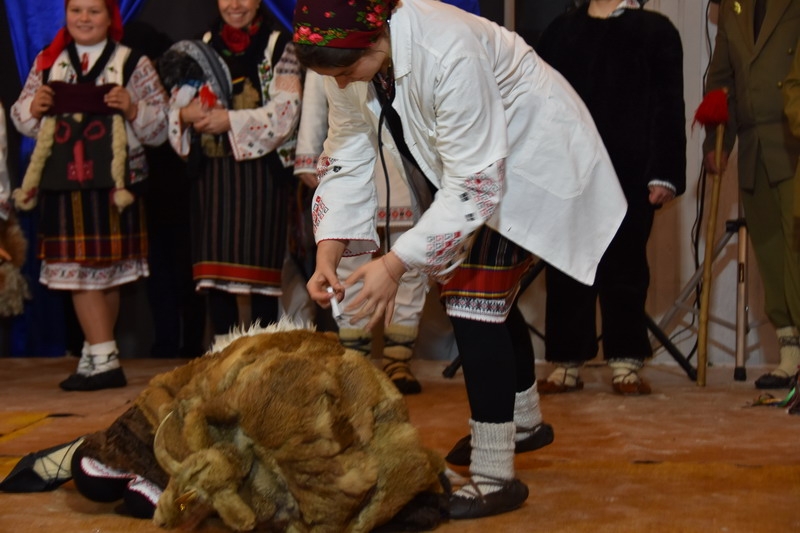 Paradă impresionantă de datini și obiceiuri la Darabani GALERIE FOTO ...